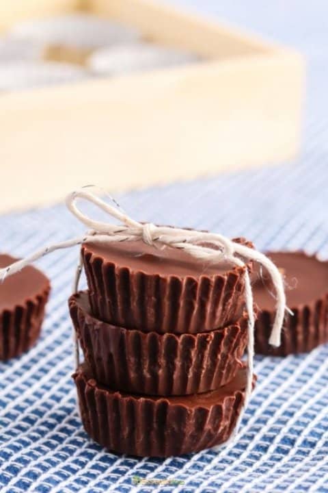Chocolate Peanut Butter Fat Bombs [Easy Keto] | Essential Keto